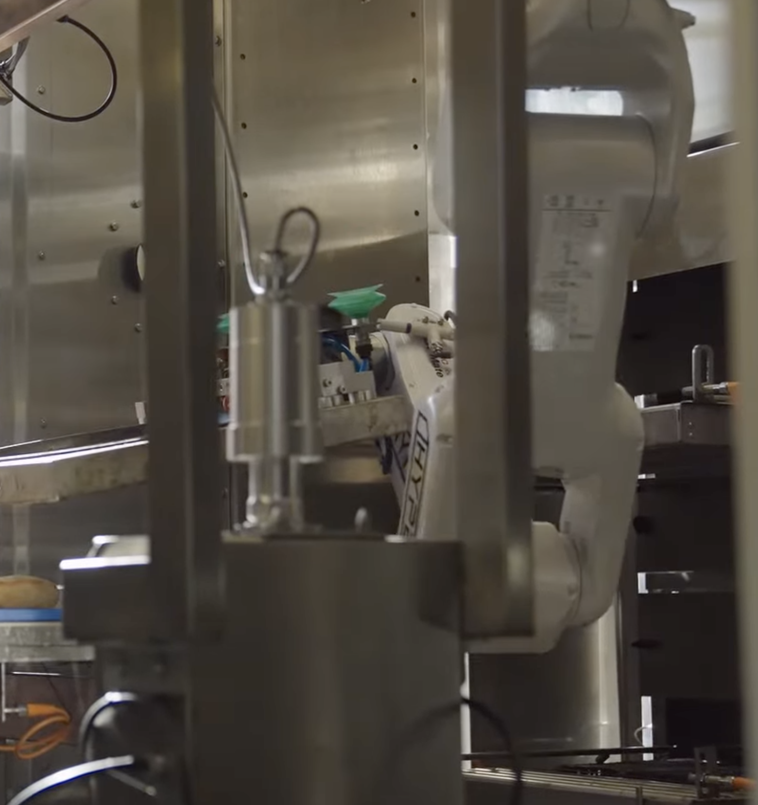Here's why fast food robots solve labor shortages and boost restaurant ...